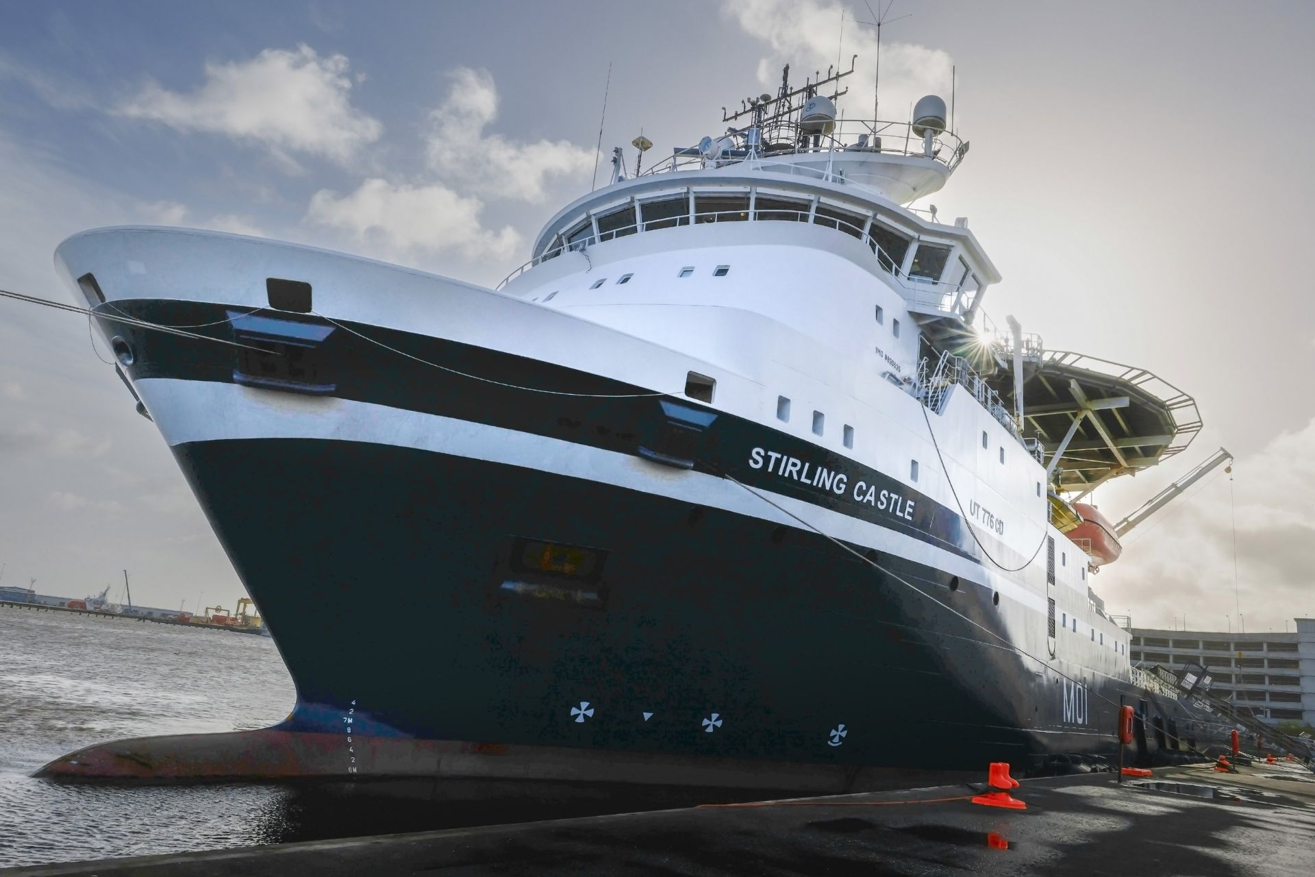 British Navy Deploys HMS Stirling Castle to Modernize Minehunting and ...