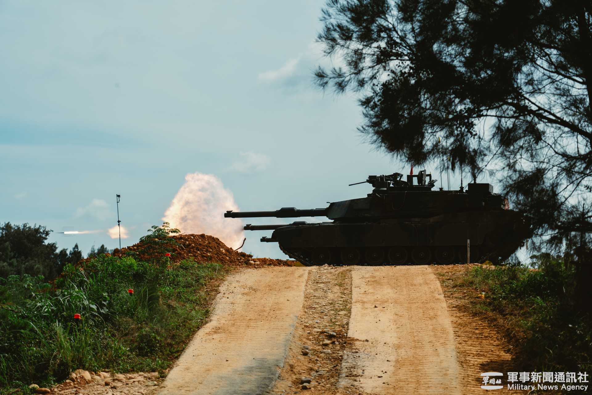 Taiwan strengthens defenses near capital and coastline with 42 new US ...