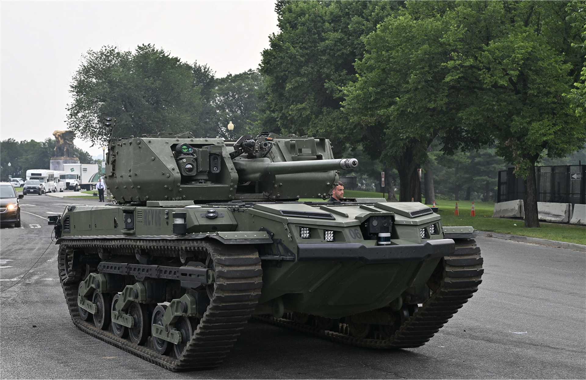 Exclusive Report: Future combat robotic vehicle Ripsaw M5 debuts at U.S ...
