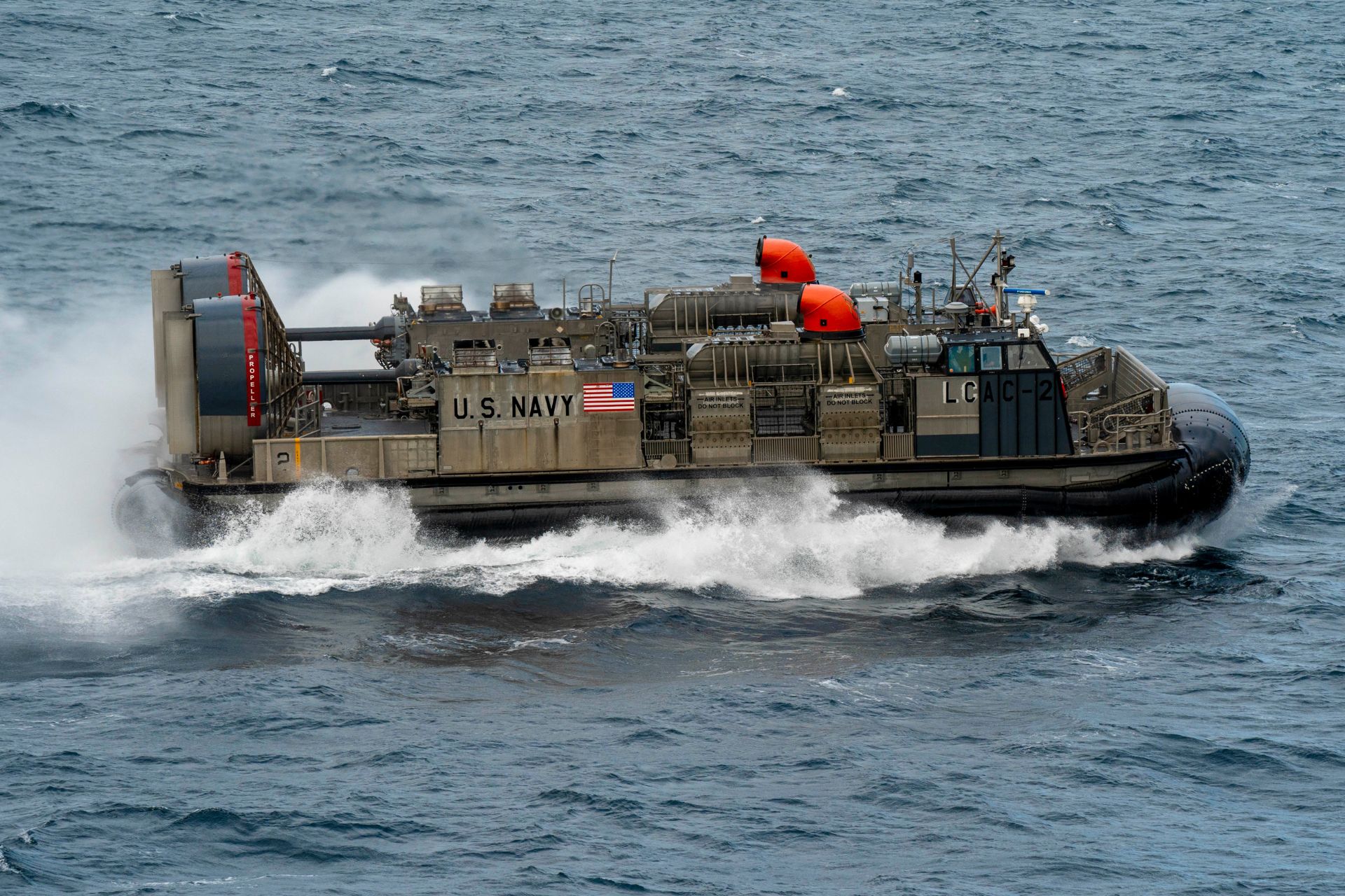 US Navy Adds Hovercraft for Rapid Transport of Troops and Heavy Equipment