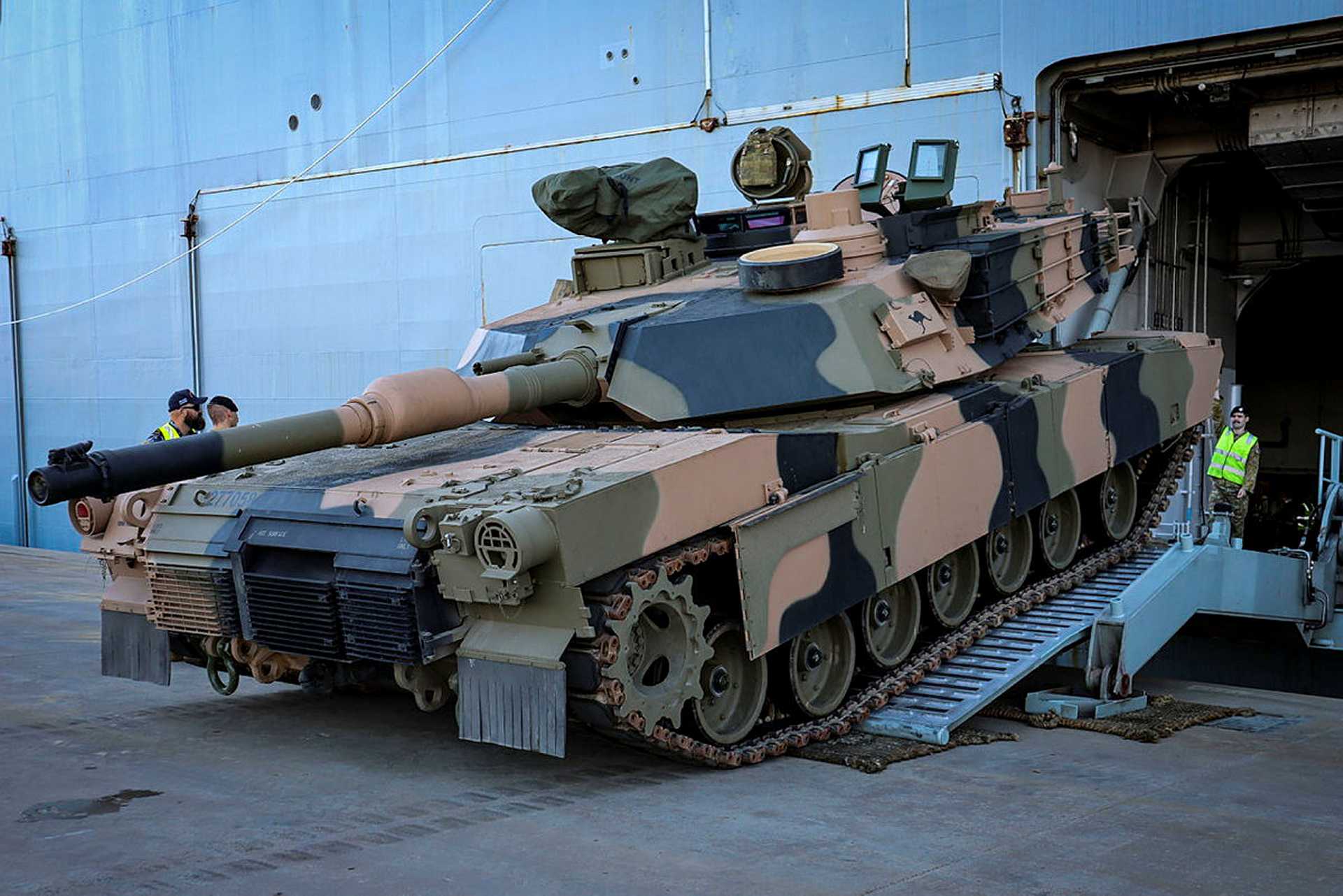 Exclusive Report: Australia trials sea deployment of M1A2 SEPv3 Abrams ...