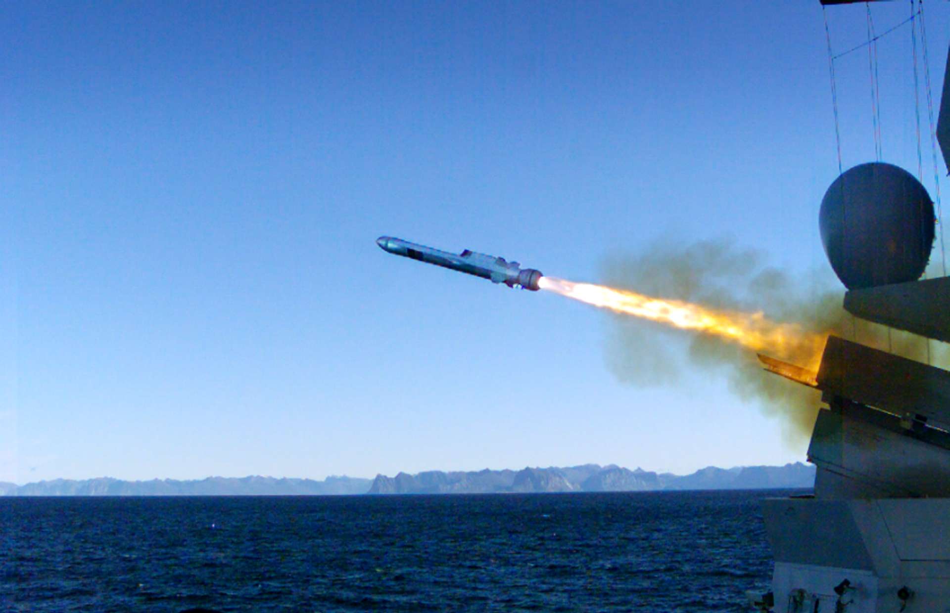 British Royal Navy’s HMS Somerset fires NSM Naval Strike Missile in ...