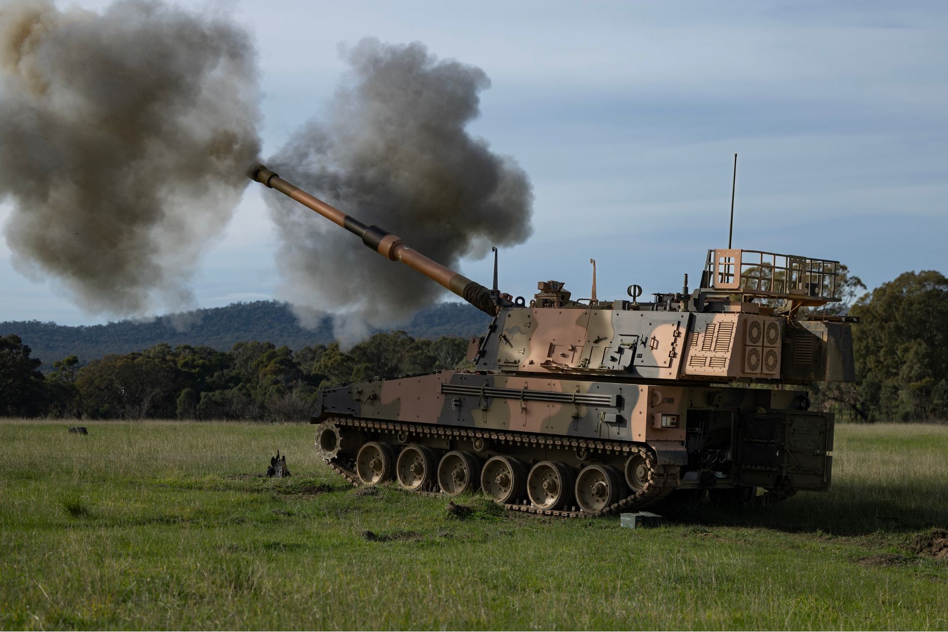 Australia Tests First Locally Produced AS9 Huntsman 155mm Howitzer to ...