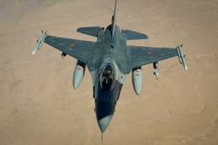F 16 A B Fighter Aircraft Jet United States Front View 001