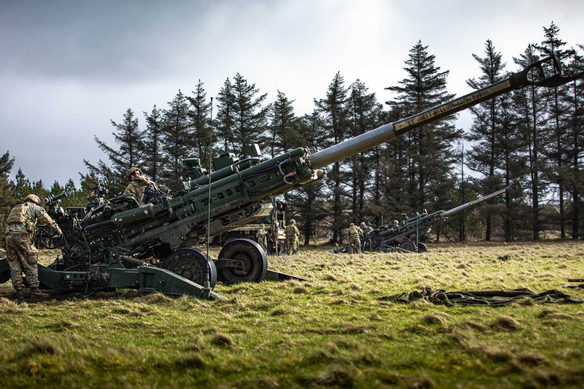 M777