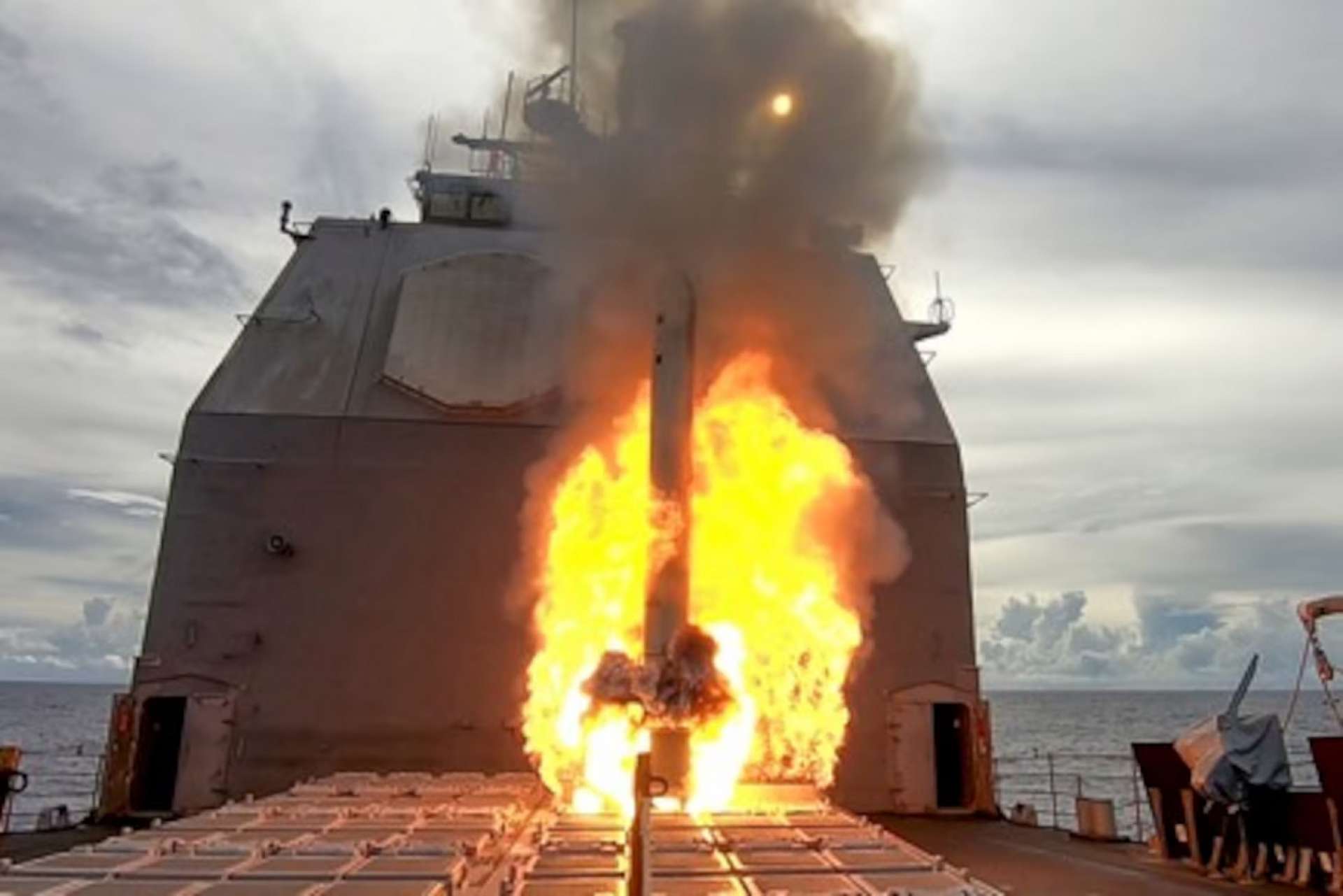 Tomahawk Cruise Missile Land Attack TLAM BGM 109