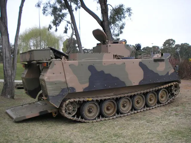 M113AS4 APC light tracked armoured vehicle personnel carrier technical ...