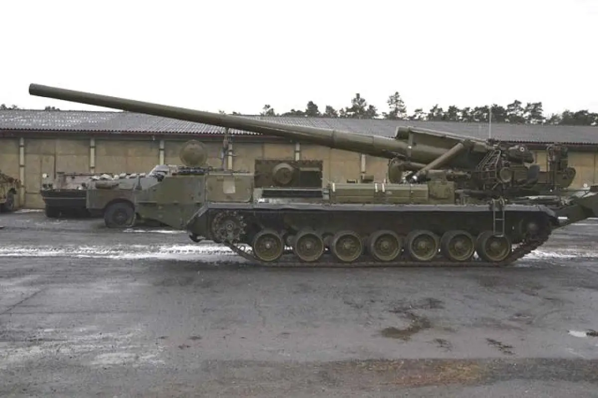 2S7 Pion M1975 SO-203 2S7M Malka