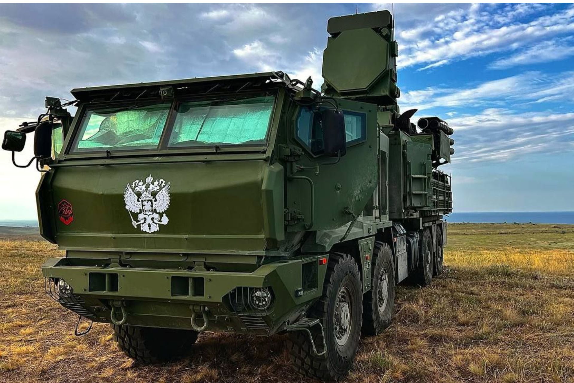 Russians have deployed rare S2 version of air defense system on Crimea bridge.